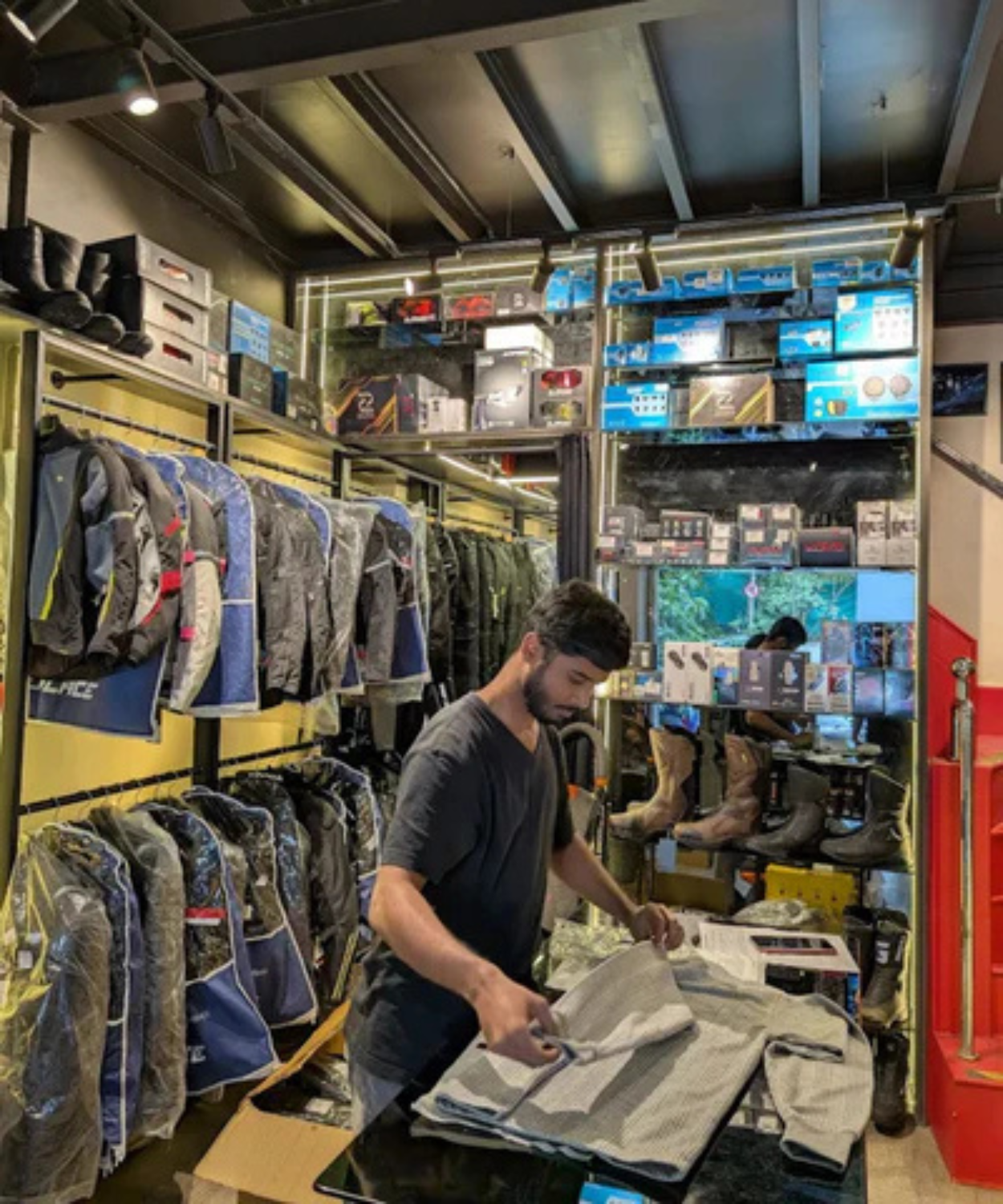 Bikester Global Store
